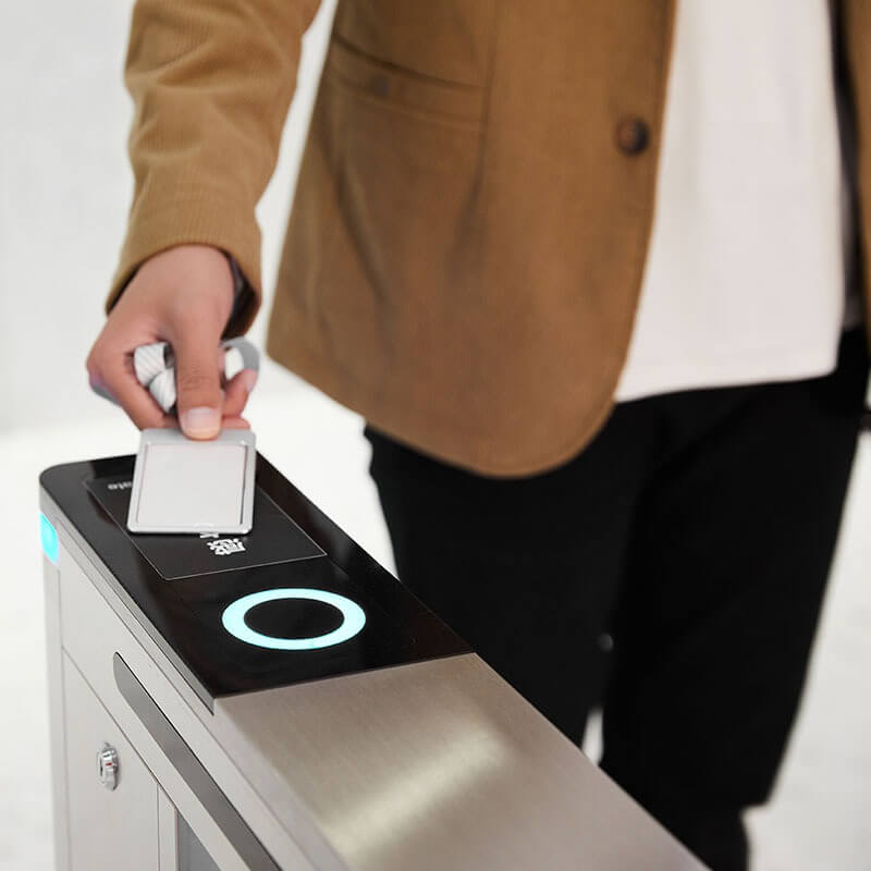 Sécurité transparente : contrôle d'accès RFID pour un stationnement ...